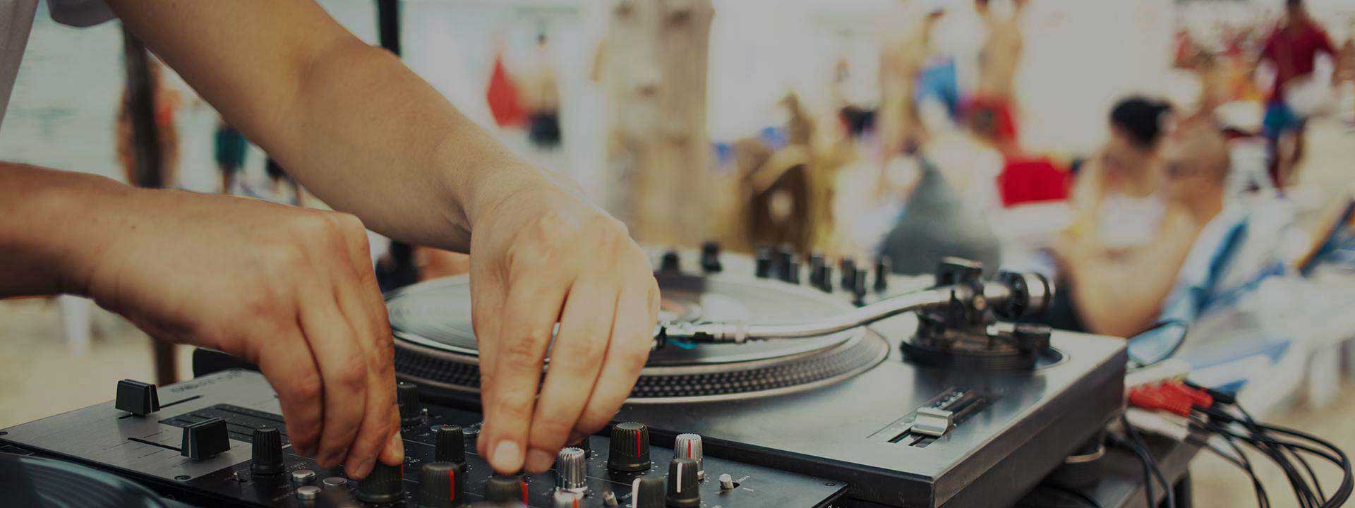 Quel est le tarif d'un DJ ? - StarOfService